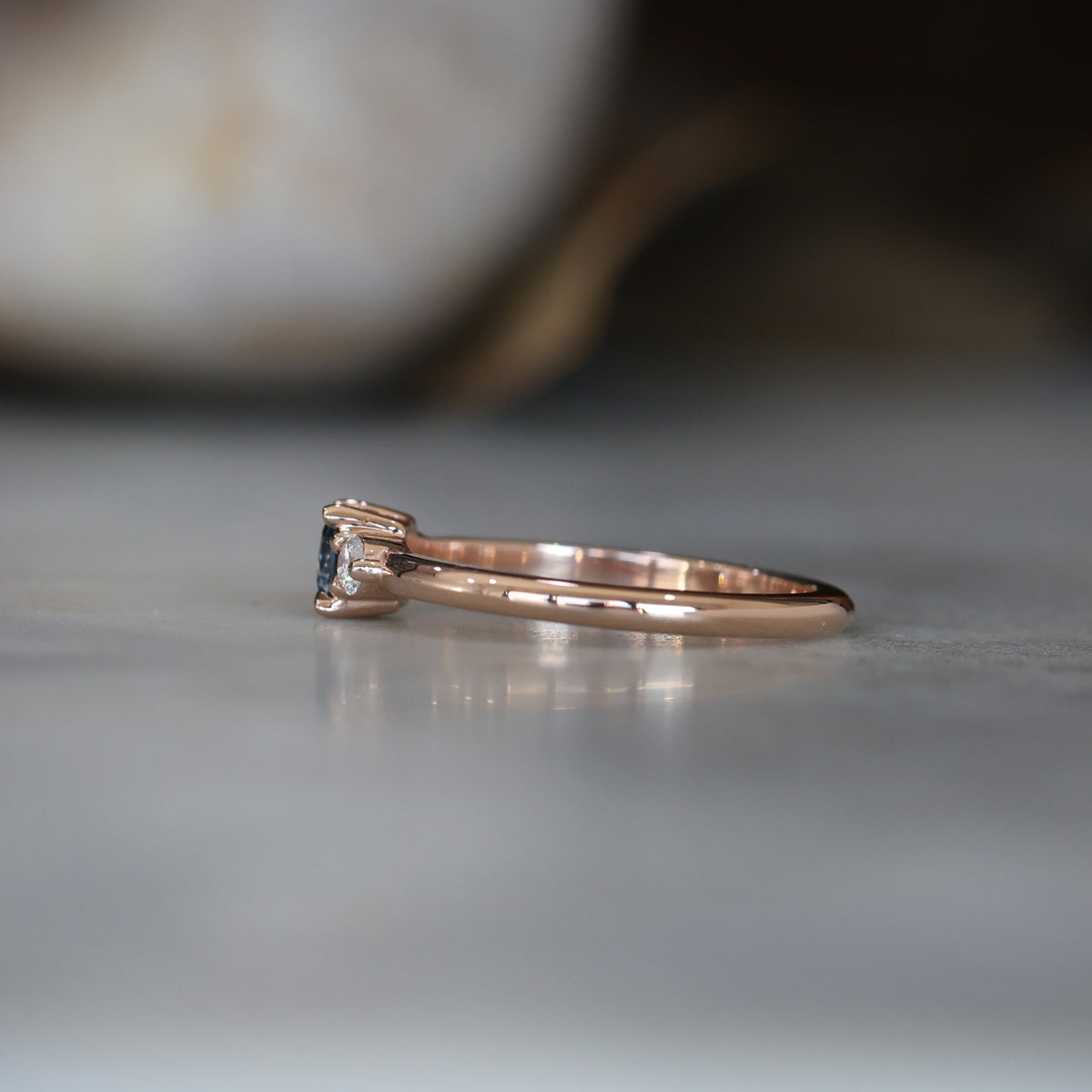 PICCOLO LUNAR TRILOGY / 0.40ct - 4.50mm ROUND MONTANA SAPPHIRE RING ...