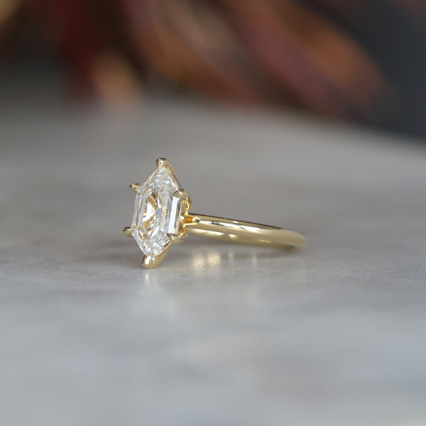 NEVE / 1.71ct ELONGATED HEXAGON CUT DIAMOND 6 CLAW SOLITAIRE - Meg ...