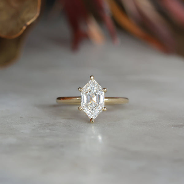 NEVE / 1.71ct ELONGATED HEXAGON CUT DIAMOND 6 CLAW SOLITAIRE - Meg ...